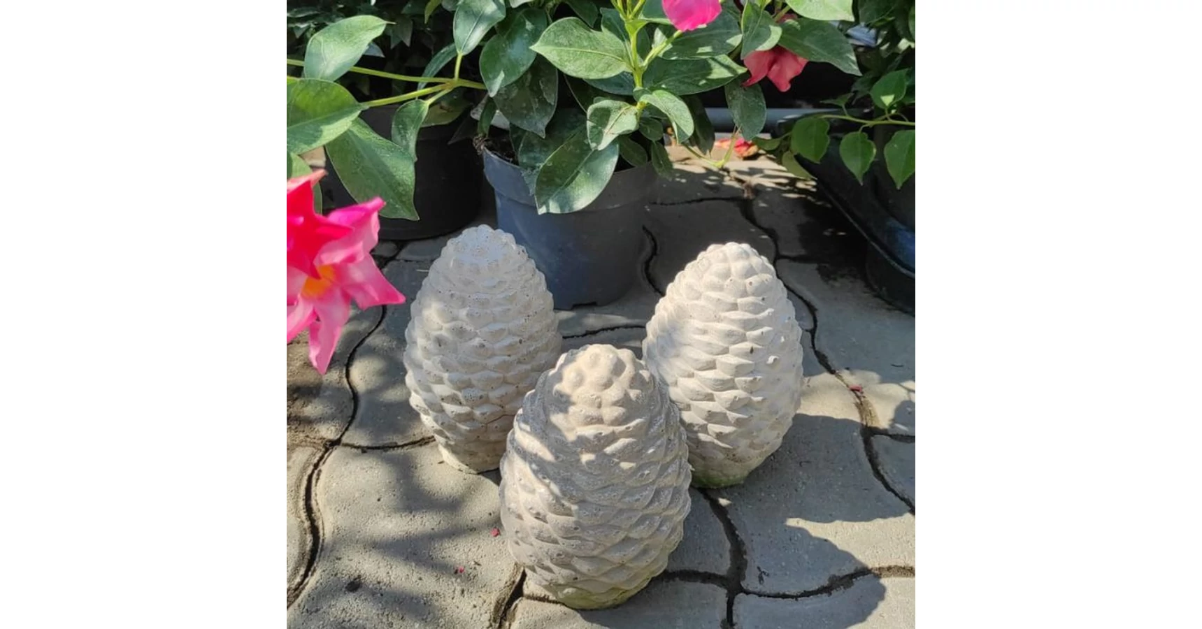 Sculptură beton con de brad – Gardencentrum.net